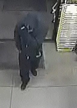 Deputies searching for suspect in Jennings armed robbery