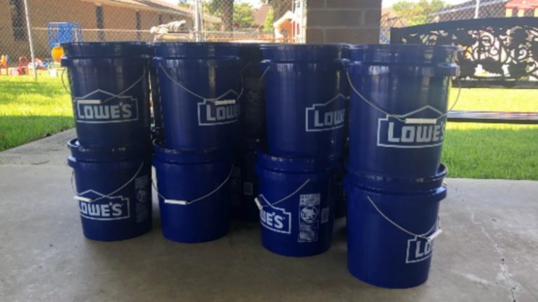 Lafayette church hands out flood buckets